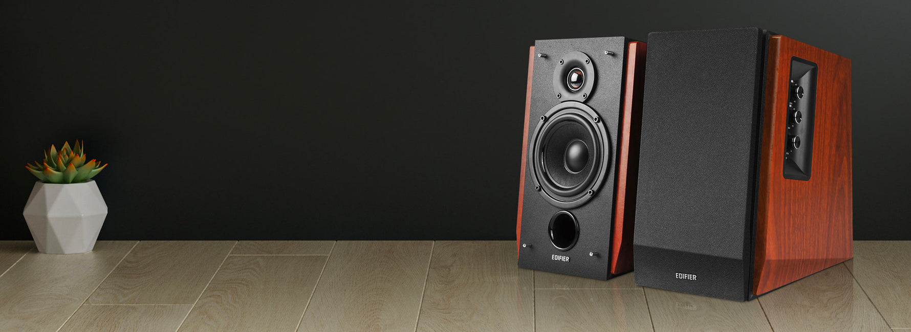 R1700BTs Bluetooth Bookshelf Speakers – Edifier Europe